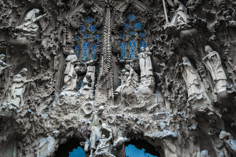 6 must see architecture of Antoni Gaudi in Barcelona - Sketch in Travel